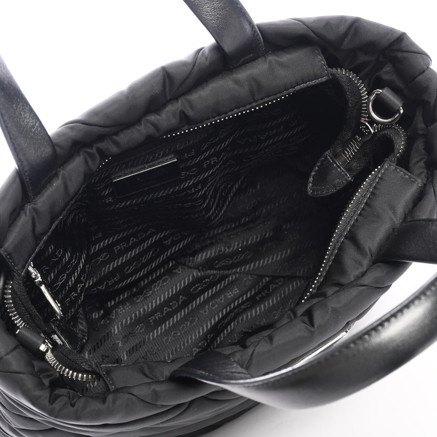 パデッドRe-Nylonトートバッグ(約W28xH19xD13cm(実寸) ネロ パデッドRe-Nylonトートバッグ(約W28xH19xD13cm(実寸) ネロ